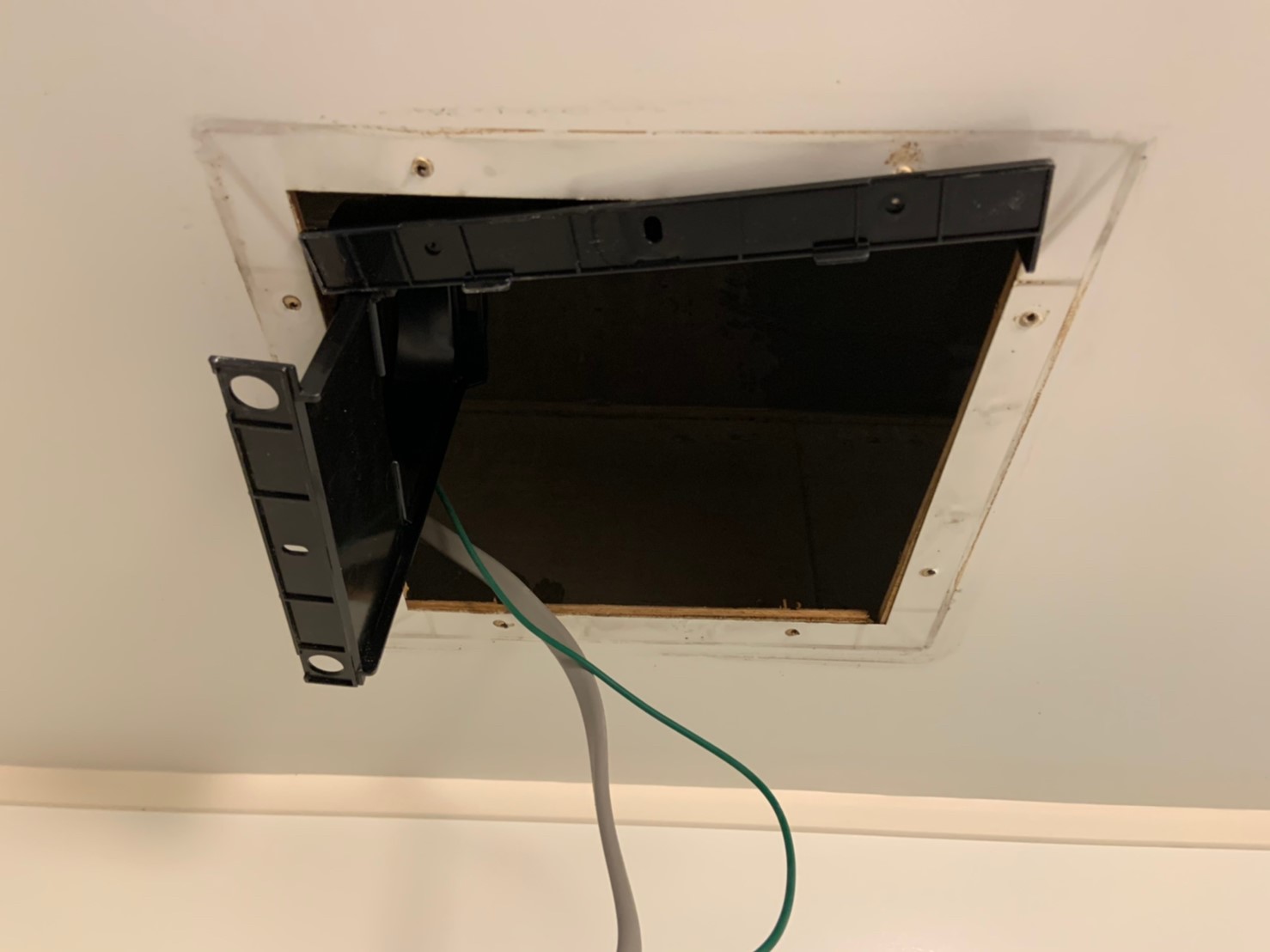 浴室2室用換気扇の交換（DVP-T14CLDK ）【京都市中京区】 – 株式会社ワットムセン ｜家電・電気・ガス機器・水廻り 交換工事専門店｜住まいの身近なかかりつけ