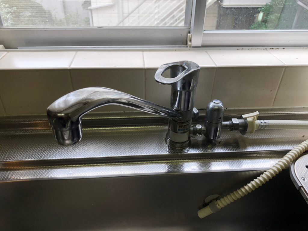 リクシル シングルレバー混合水栓（分岐形） SF-HB420SYXBV クロマーレ キッチン水栓交換工事【京都市上京区】 – 株式会社ワットムセン ｜家電・電気・ガス機器・水廻り 交換工事専門 ...